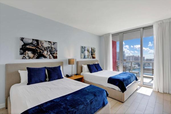 Beautiful Studio With Canal And Ocean View 1709 - Hallandale Beach, FL