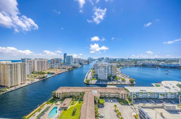 Ocean & Canal View Studio With Balcony Beachwalk Resort 2109 - Hallandale Beach