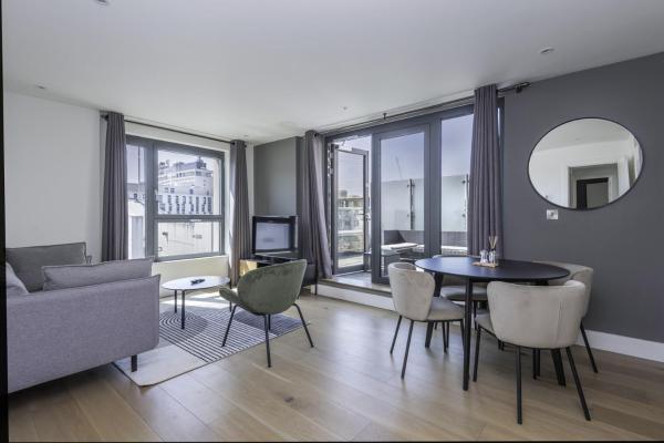 Stadium View Flat With Terrace, Gym & Co-working - ハロー