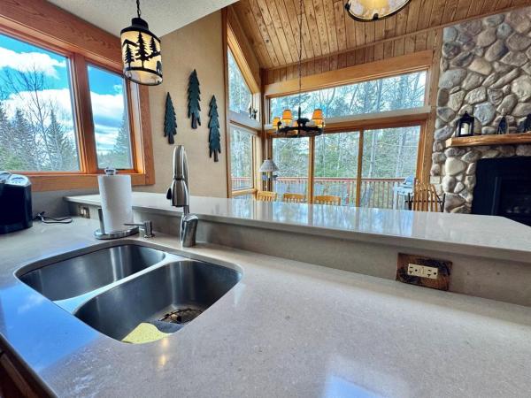 3br Townhome Ski In Ski Out Pool Hot Tub - Lutsen, MN