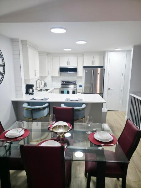 Sleek Family Friendly Home Near Wem - Edmonton, Canada