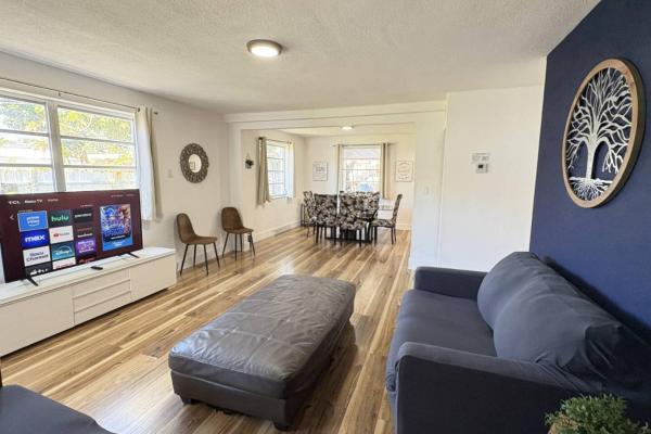 Lively Home Near Downtown, Stadium, Wynwood - South Miami, FL