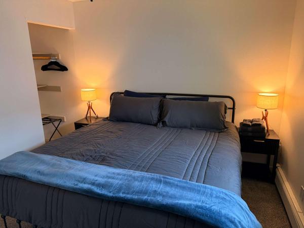 Updated 2-bedroom Near Ndsu Large Living Area - Fargo, ND