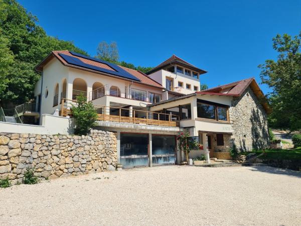 Le Vernay En Savoie - Petit Hôtel Nature - Les Avenières
