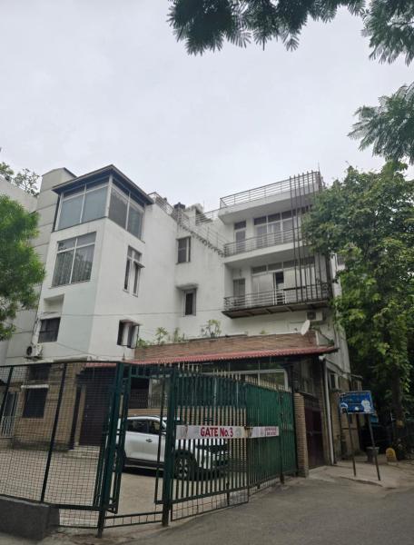 Slepyy Fox- Kailash Colony - Delhi