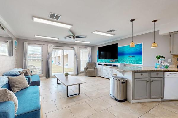 Ground-floor Beach Condo With A Full Kitchen Shared Saltwater Pool & Playground - Miramar Beach, FL