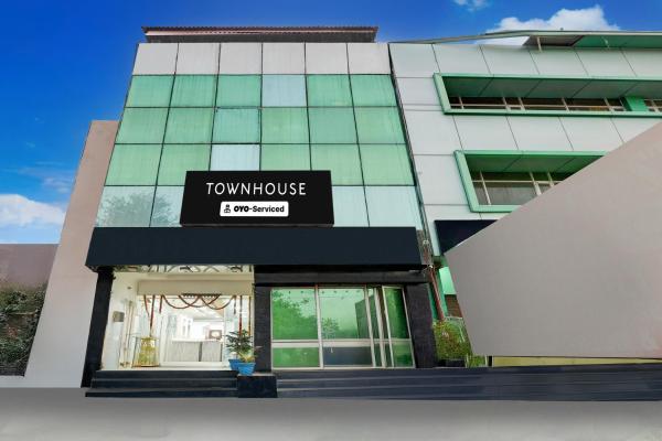 Super Townhouse By Oyo Mohali Bus Terminal Formerly Hotel Hm Crystal - Chandigarh