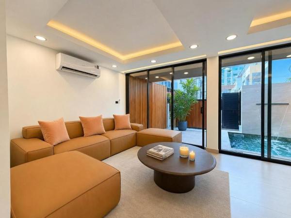 5 Bedroom Central Bangkok Pool Villa With Netflix - Bangkok