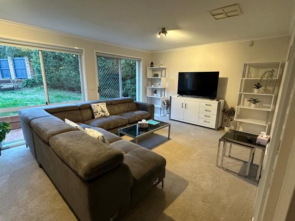 Cozy Curtin Cottage - Canberra