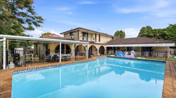 4br Big Family House With Huge Pool - Griffith University, Nathan Campus