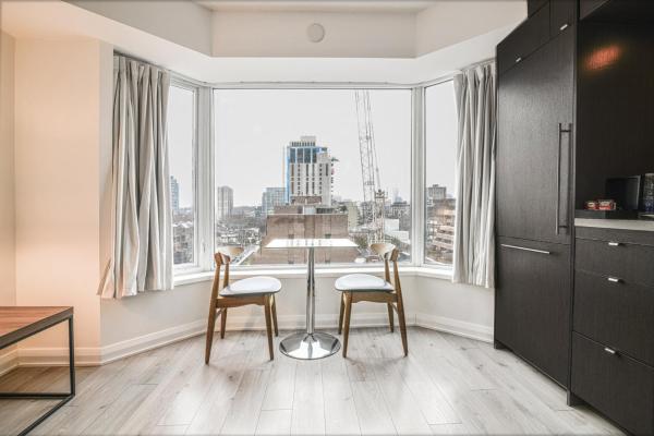 Magnificent View 1br Condo - Toronto