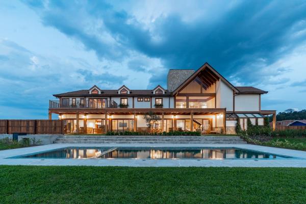 Exclusive House In Treze Tílias With Pool - Treze Tílias