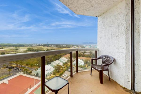 Cozy Coastal Efficiency With Shared Pool Hot Tub And Easy Beach Access - Miramar Beach, FL