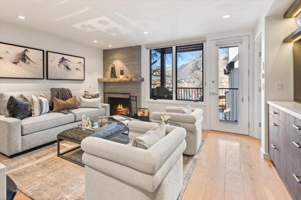 Ski-in&out Renovated 3br 3ba W Ac Pool & Hot-tub - Aspen, CO