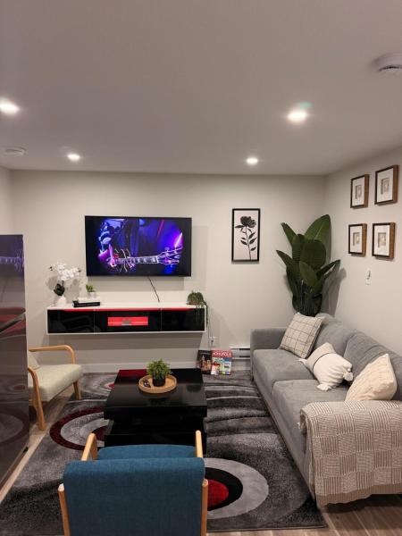 Stylish Luxury-inspired Suite In Regina - Saskatchewan