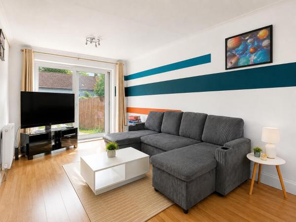 Modern 3bed Home Near Airport With Free Parking - 린리스고