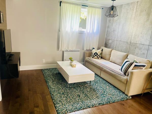 Modern 2br Suite - 3 Beds- Sleeps 6 - Free Parking - Near Montreal - Beloeil