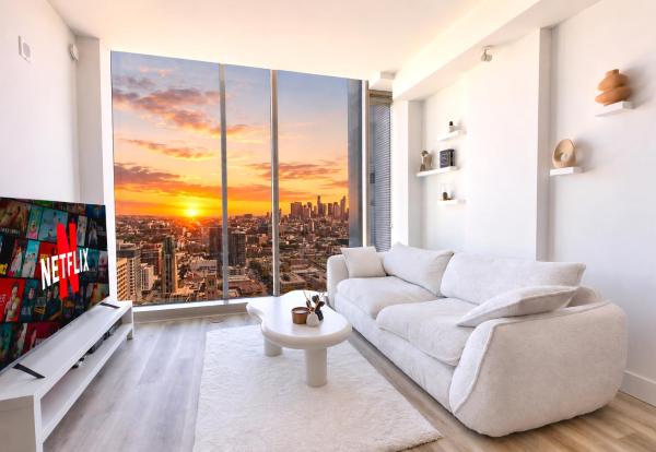 Penthouse High Rise Dtla View Pool Gym Free Parking - West Hollywood