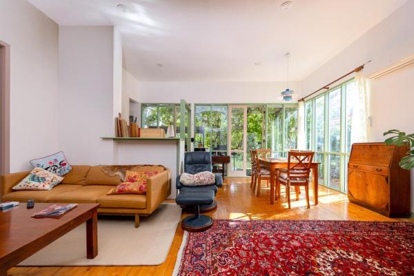 Private Garden - Sunlit Living - Elsternwick - Southland