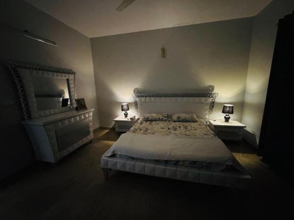 Deluxe 3 Bed House - Karachi