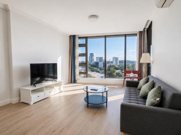 Modern 2br 2ba Steps To Olympic Park Station - Parramatta