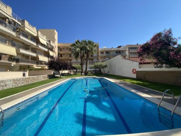 R123 Apartamento Con Parking + Piscina - Calafell