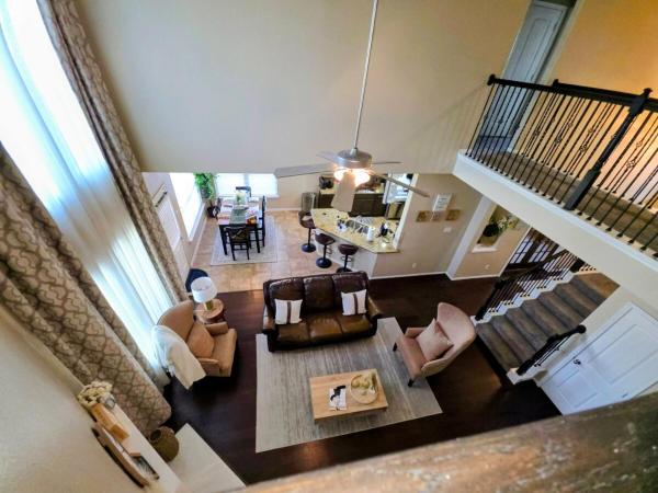 Spacious 4 Bedroom Luxury Retreat In Peaceful Richmond Katy Sleeps 10 - Katy, TX