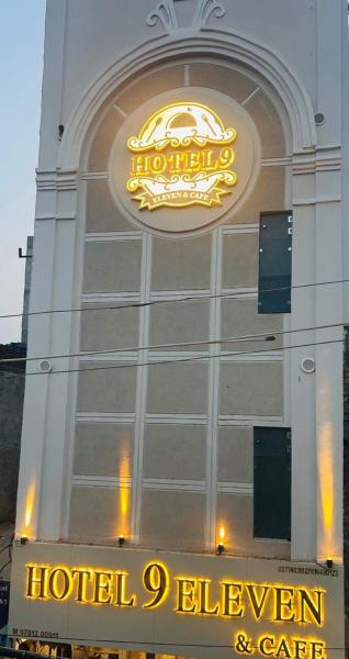 Hotel 9eleven & Cafe - Barnala