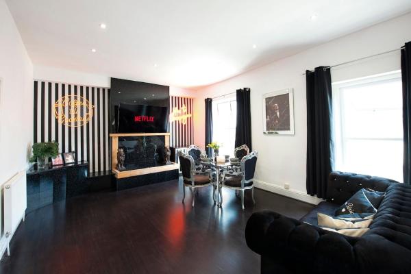 Champagne Suite Glam 2-bedroom, Sleeps 4 Porthcawl - Porthcawl
