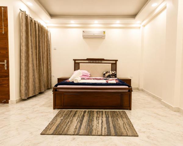 Homlee Parampara 4bhk-central Del-lift-parking - Új-Delhi