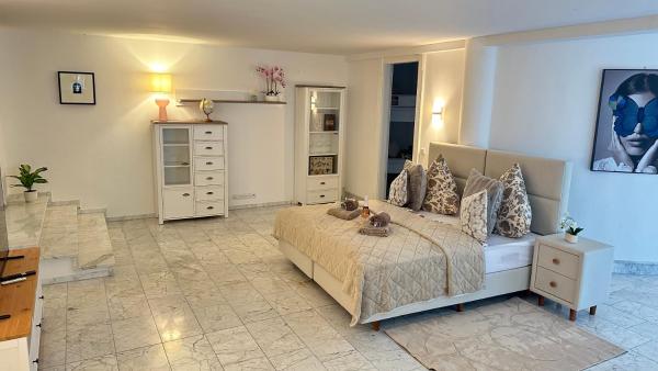 Neue Sonnige Große Villa Ferienwohnung, , Nur 10 Min Zu Fuß Von Legoland Entfernt,126 M2 Stillvolle Ferienwohnung Nr 1 , Wunderschöner Garten Mit Terrasse Und Waldblick, Großes Bad, Ruhige Lage, Erholung My Luxury Apartments - Günzburg