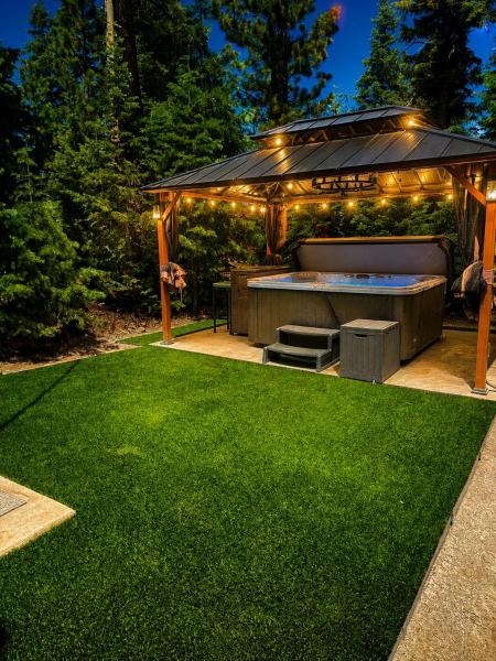 Covered Hot Tub Getaway Sleeps 9 - Zion National Park