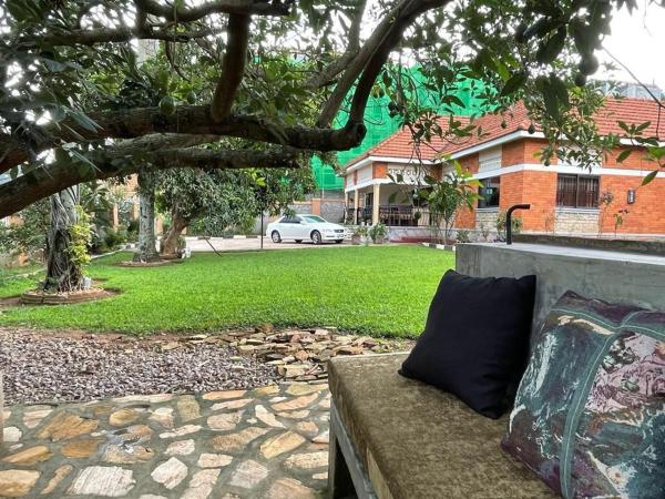 Muyenga Bungalow 3brs, 6 Guests, 6kms To Kla City - Kampala