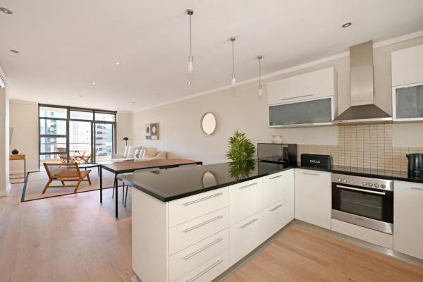 Two Bed Apt Foreshore Pool Gym Secure - Le Cap