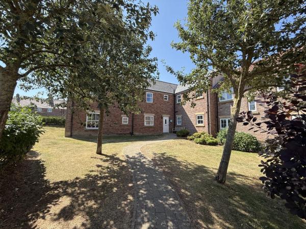 Sea Air, The Bay, 2 Bedroom 2 Bathroom First Floor Apartment, 2 Dogs Welcome - Yorkshire