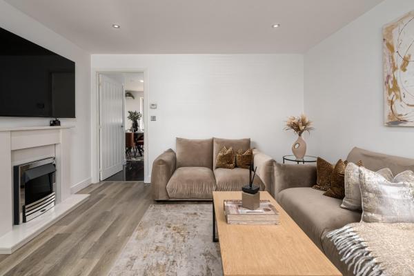 Spacious 4br Home With Garden, Free Parking & Fast Wi-fi - Maidstone