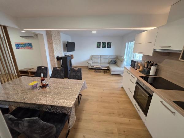 Erika's Home - Apartment House - Vodice, Slovenija