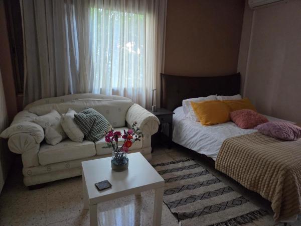 Ground Floor Apt With A Garden View - Limassol