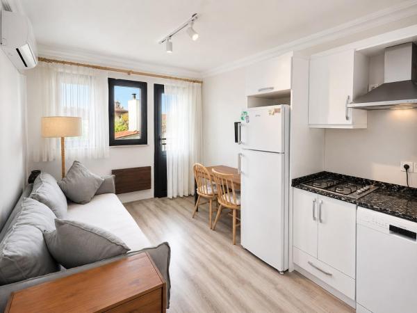 Very Close To ÖLüdeniz, Luxury In A Complex With A Pool - Hisarönü