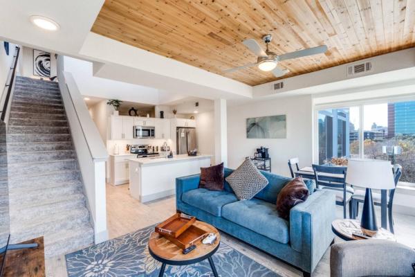 Riverwalk Penthouse Skyline Views Rsv Parking Pet Friendly Free Parking - Lincoln Park - San Antonio