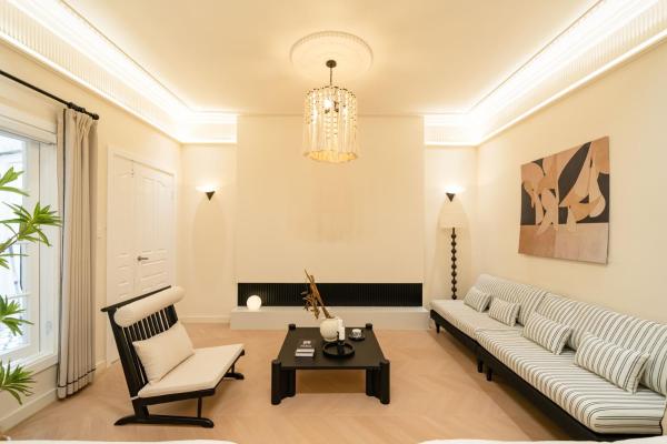Molly House-nanjing West Road Townhouse Near Subway,two Room Types,near People's Square,jing'an Temple - Shanghai