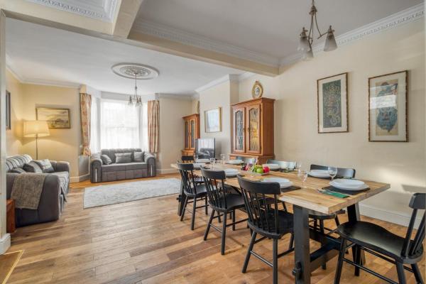 Charming Spacious 4bdr 3br House Sleeps 10 - London