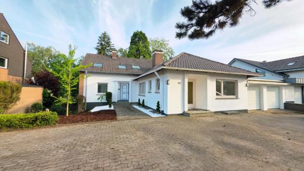 Voll Ausgestattet, 3 Schlafzimmer, 2 Balkone, Top Wifi Und Parkplatz- In Bielefeld - Bielefeld