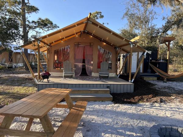 Peaceful Glamping Escape With Private River Access Near Punta Gorda, Florida - Florida