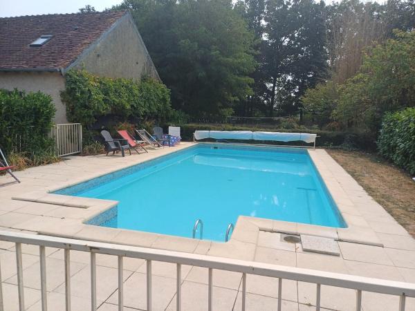 Grand Gite Avec Grande Piscine D'été - Indre