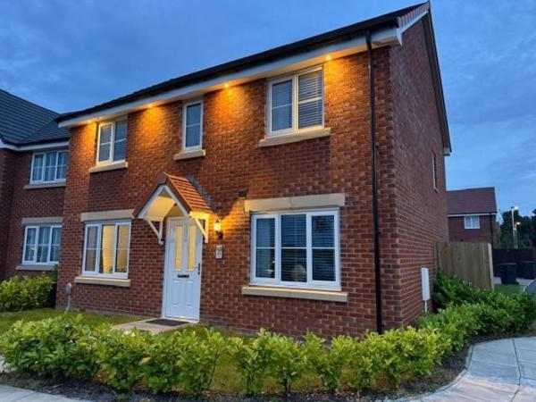 House Sleeps 7 With Parking And Garden - Ormskirk
