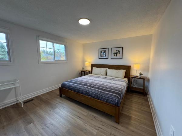 North Barrie !C Cozy And Spacious Private Bedroom With Shared Bathroom - Barrie