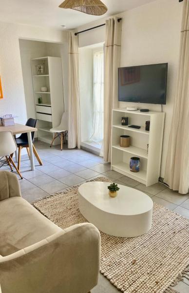 Jf Immo- Adorable Maison De Village Idéalement Placée 4 Couchages - Vias