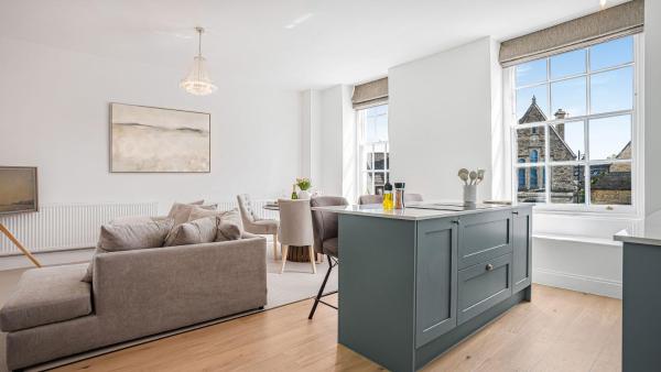 The Tetbury Suite By Must Stay Again - 2-bed, 2-bath, Parking, Central - Tetbury