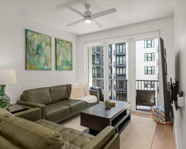 Downtown Luxury 2bd 2ba Pool Spa Pking Bowling - Salt Lake City, UT